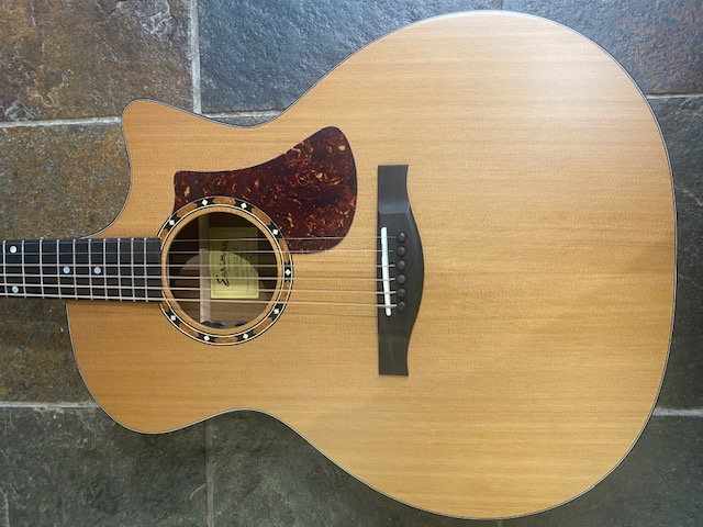 Eastman AC122-2CE